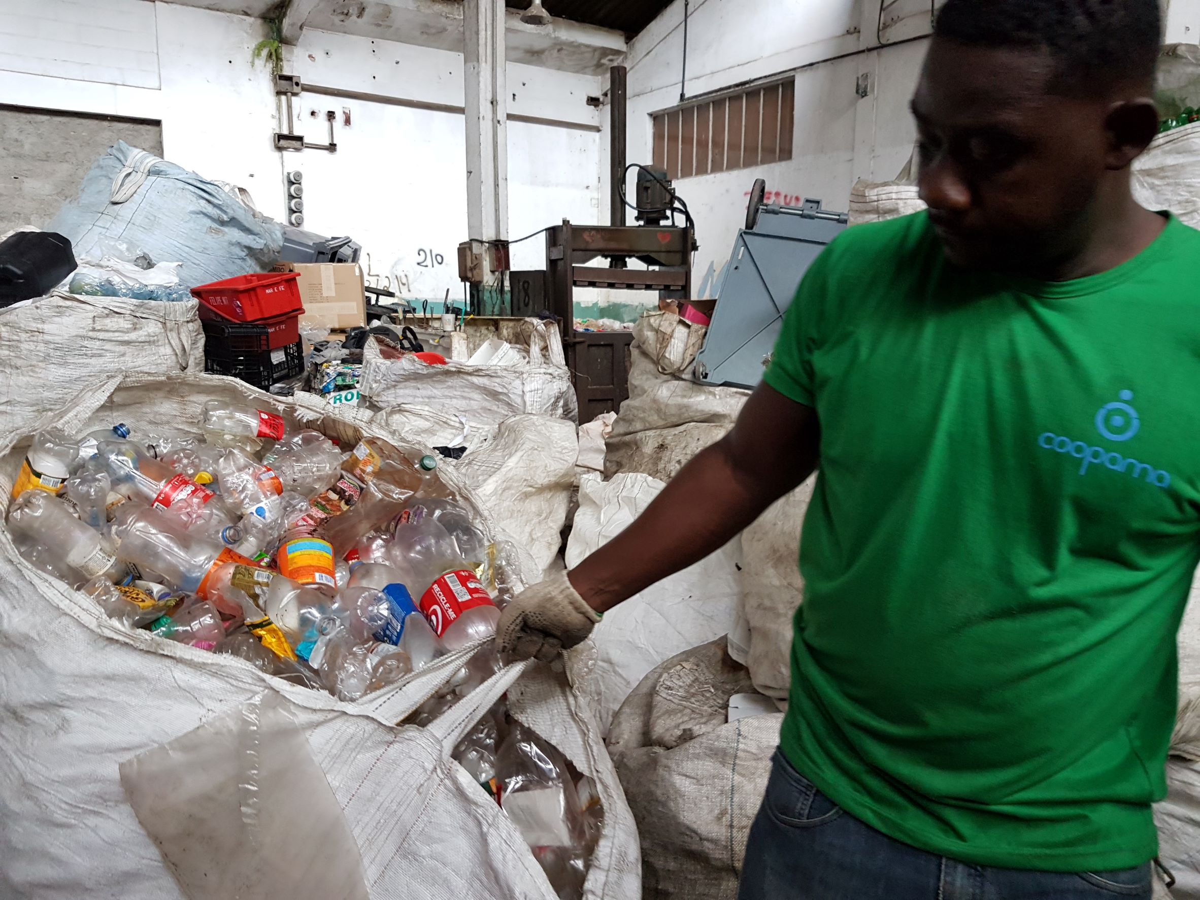 Pilot project encourages households in Rio de Janeiro to recycle more ...